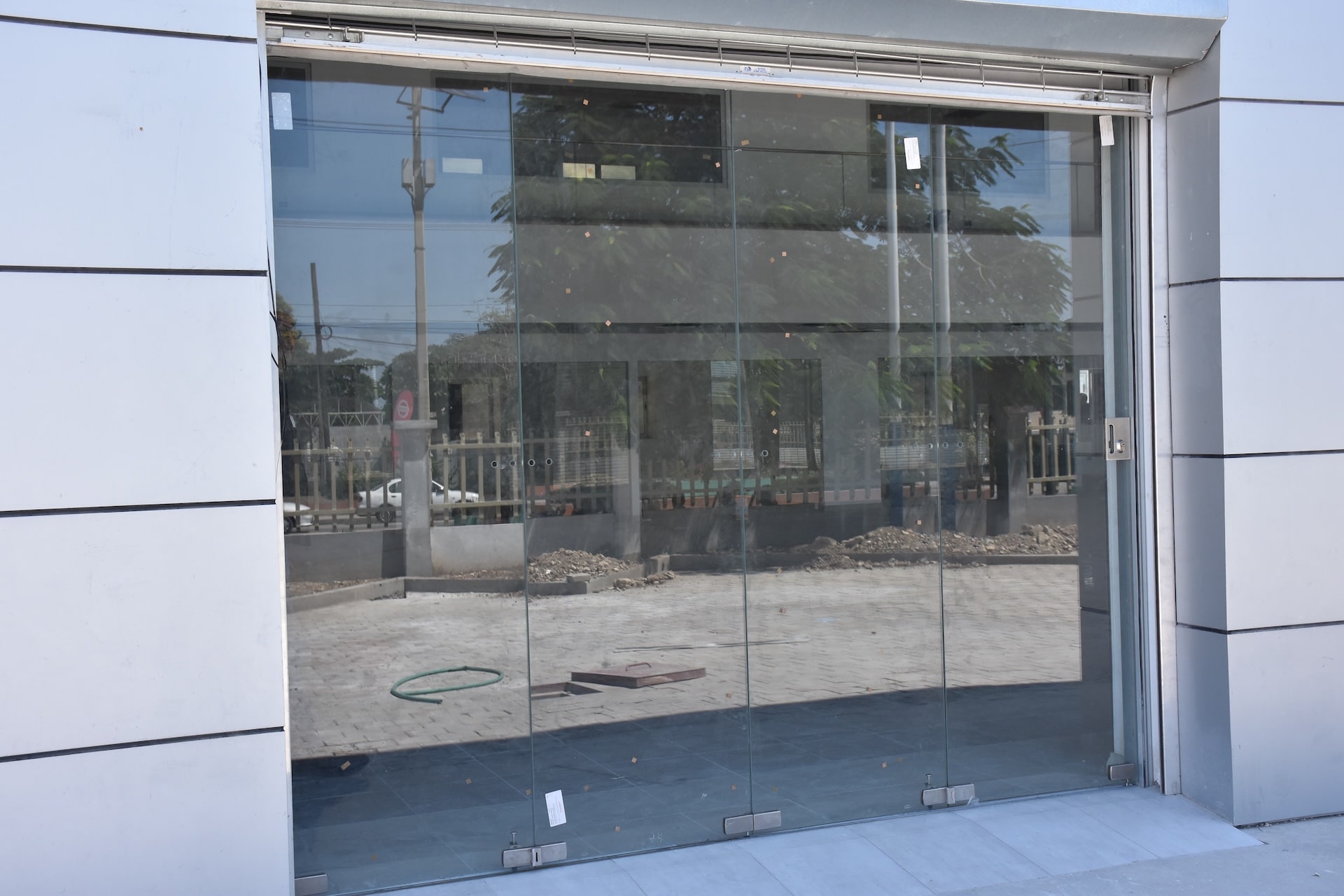 Frameless Doors – Atlantic Doors & Windows Manufacturing S.A.